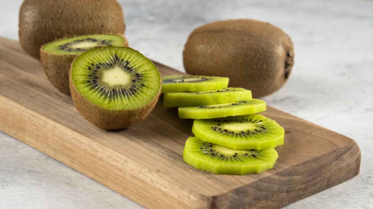 Pourquoi tant de gens mangent-ils des kiwis avec la peau ? S'agit-il d ... Pourquoi tant de gens mangent-ils des kiwis avec la peau ? S'agit-il d ...