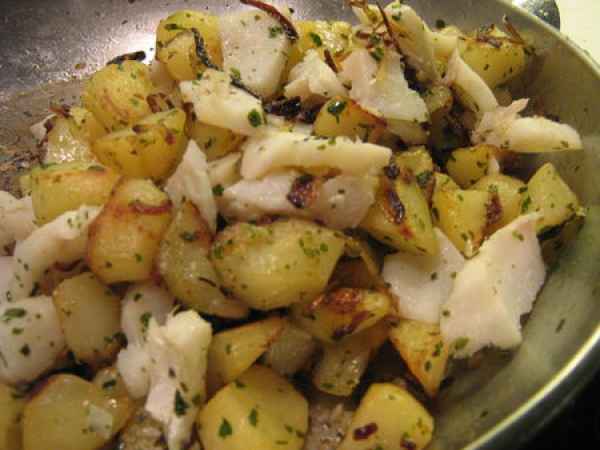 Morue au four, œufs et pommes de terre - recette simple