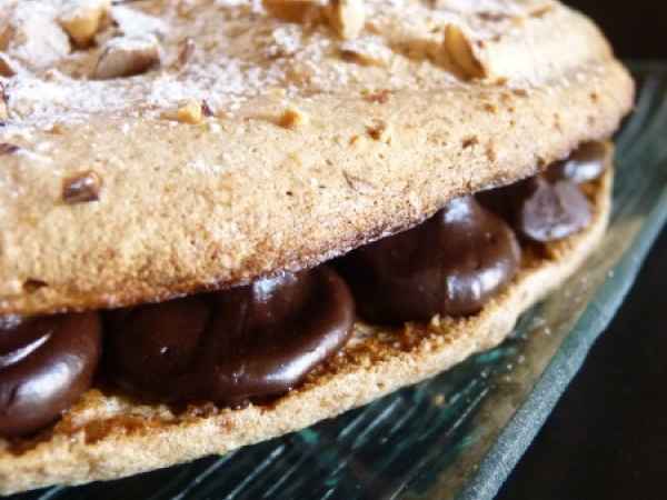 Dacquoise au chocolat et fruits rouge - Recette Ptitchef