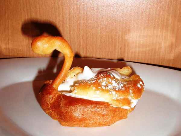 Recette de cygnes à la crème pâtissière et chantilly