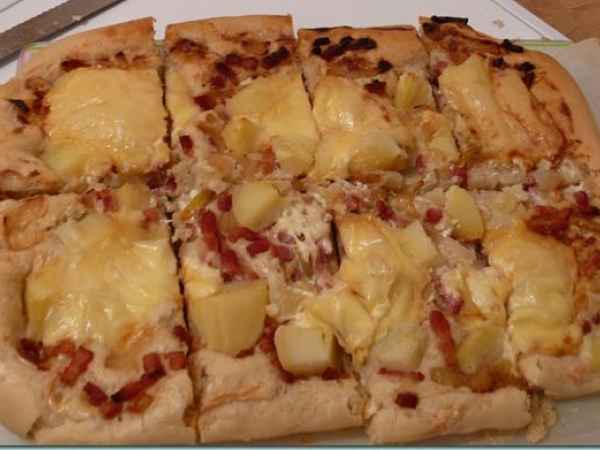 Recette de pizza raclette savoureuse et gourmande