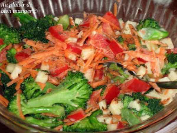 Recette de salade de brocoli et feta légère et savoureuse