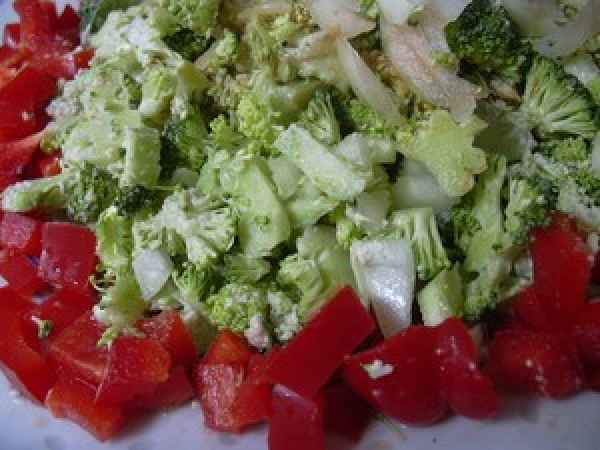 Recette de salade de brocoli et feta légère et savoureuse