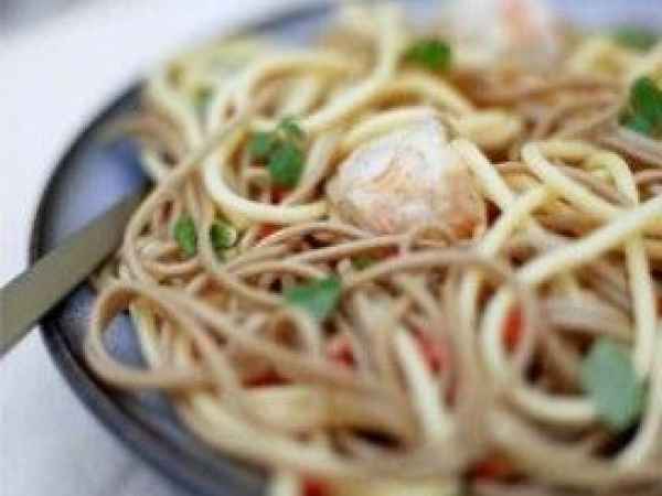 Recette de pâtes de riz sautées aux légumes croquants