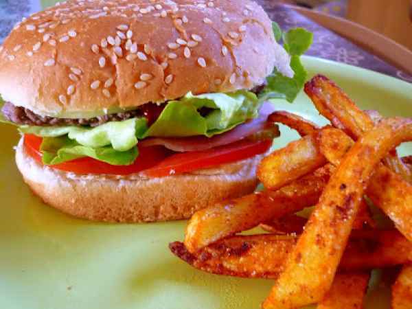Recette de hamburger avec une sauce au bacon