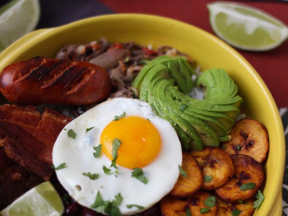 Recette de la bandeja paisa, plat colombien savoureux