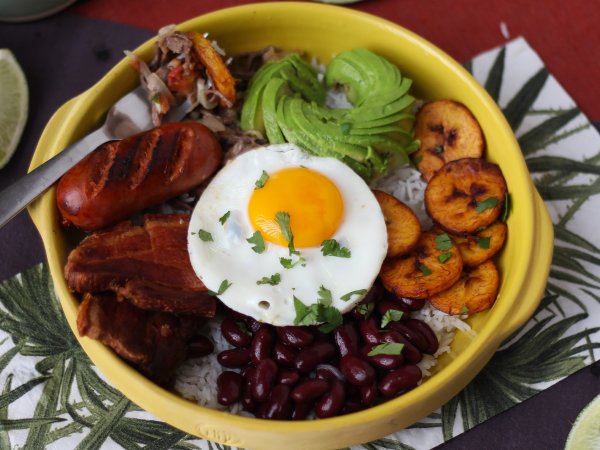 Recette de la bandeja paisa, plat colombien savoureux