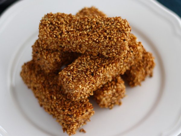 Recette de bâtonnets de feta au sésame croustillants