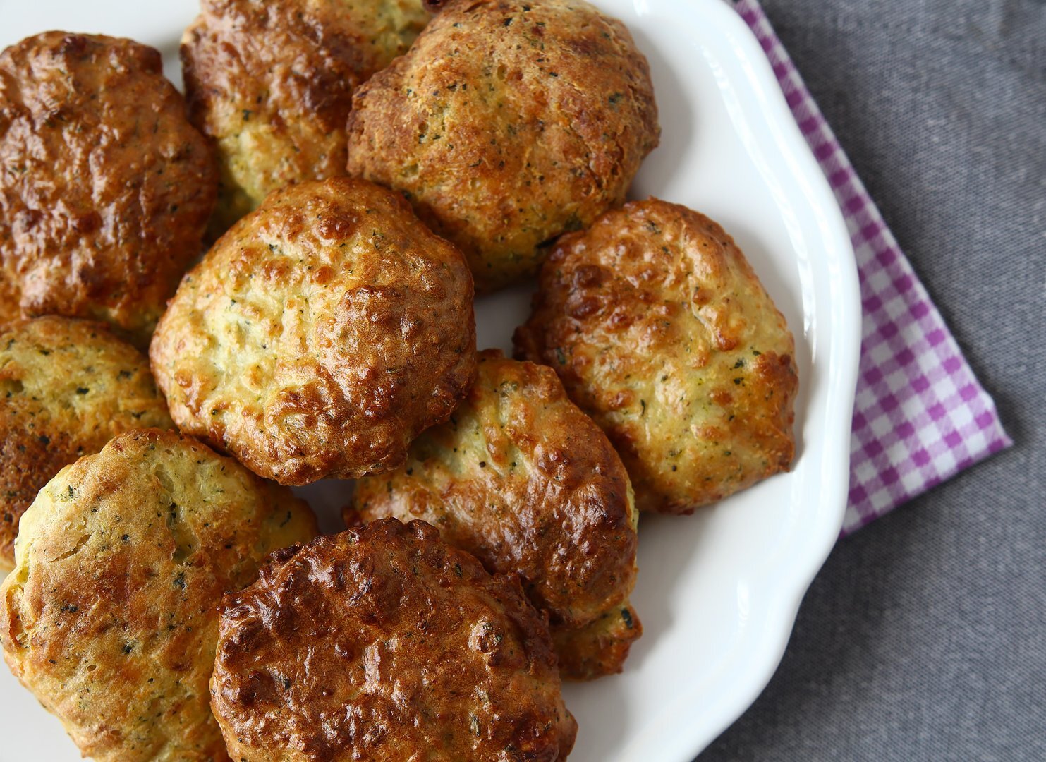 Recette de beignets de courgette à l'air fryer et sauce