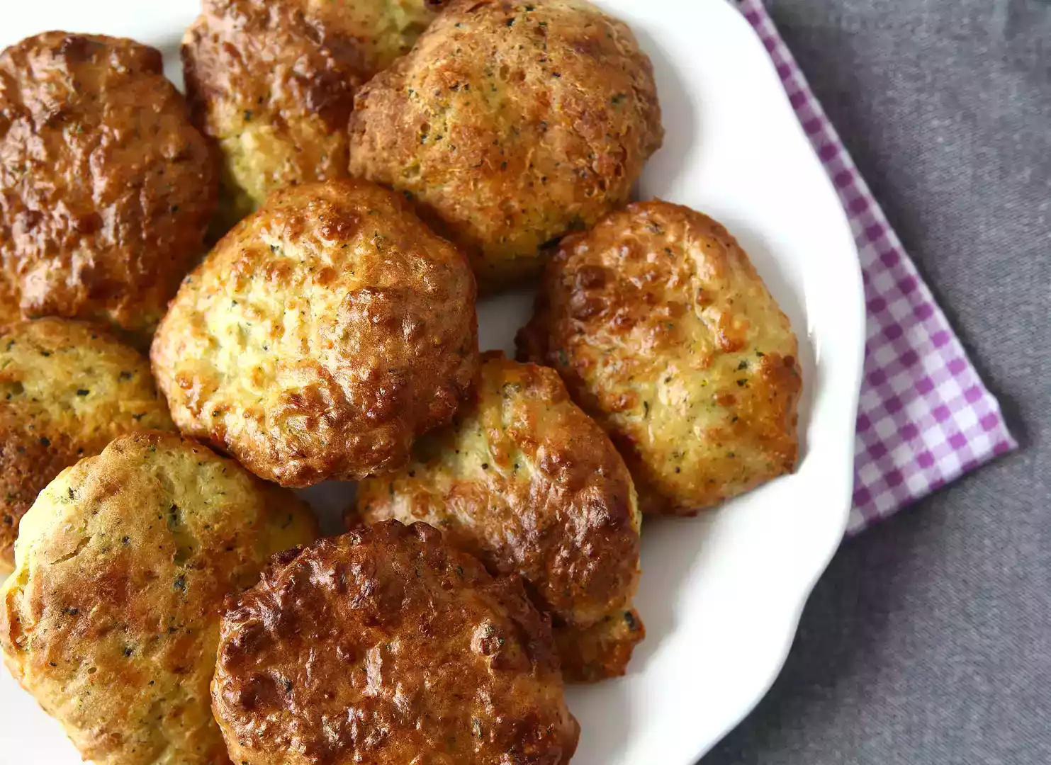 Recette de beignets de courgette à l'air fryer et sauce