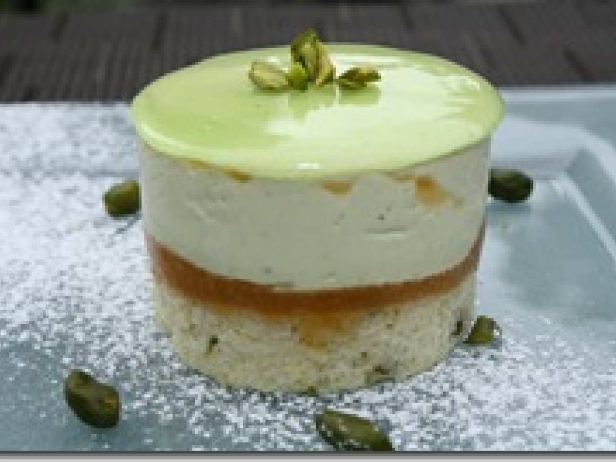 Recette financier, gelée d'abricot et mousse pistache