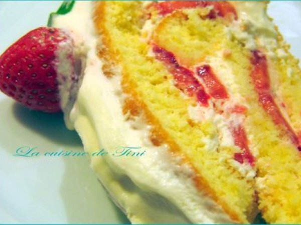 Biscuit roulé à la fraise et à la chantilly - Recette Ptitchef