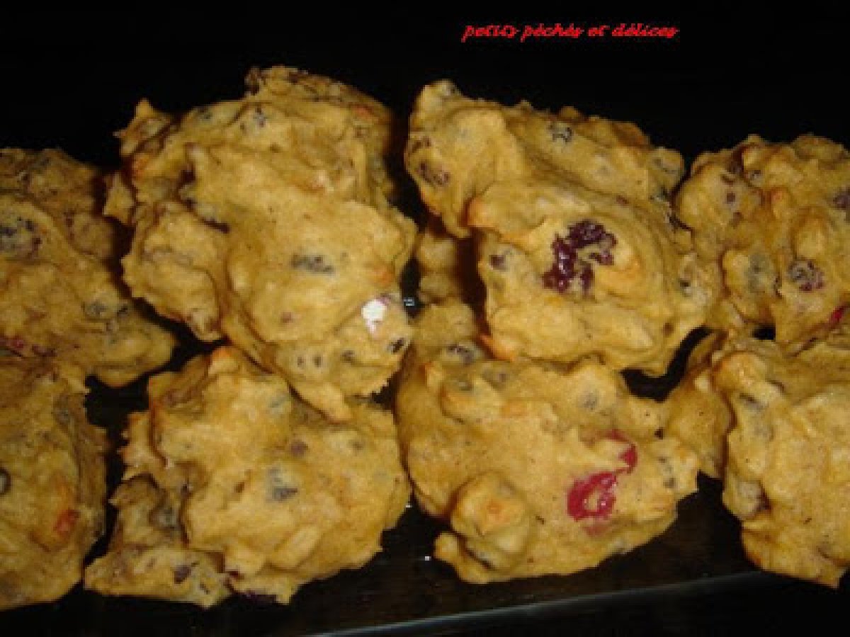 Biscuits à la citrouille, aux canneberges, aux raisins et au noix ...