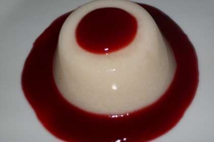 Recette de blanc-manger amande et coulis de fruits rouges