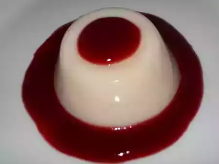 Recette de blanc-manger amande et coulis fruits rouges