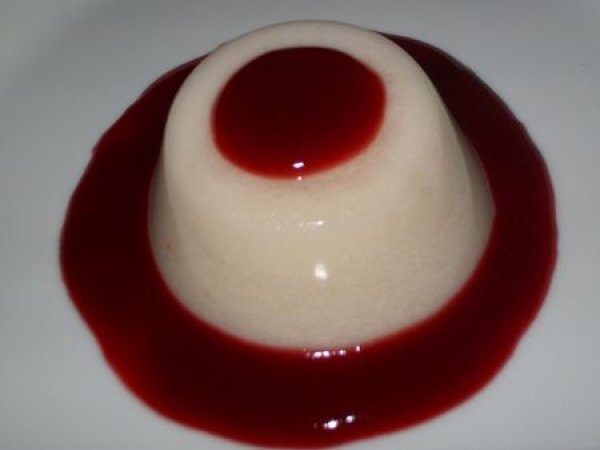 Blanc-manger au lait d'amande et coulis de fruits rouges de bijou ...