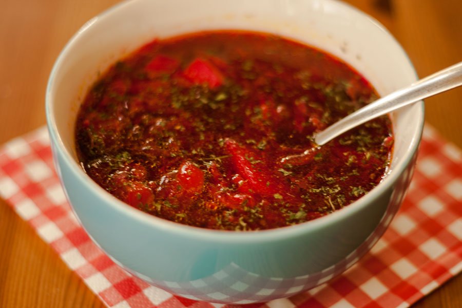 Recette de bortsch roumain traditionnel à la betterave