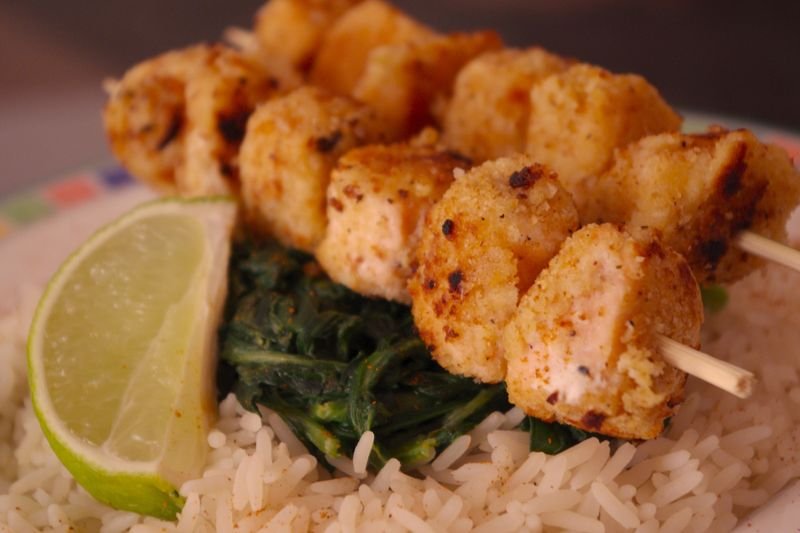 Brochettes de dés de poissons panés - Recette Ptitchef