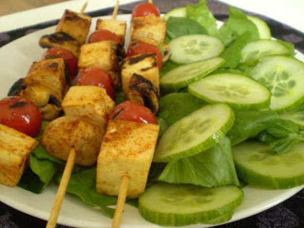 Brochettes de tofu au saté (ou autre épice de votre choix) - Recette ...