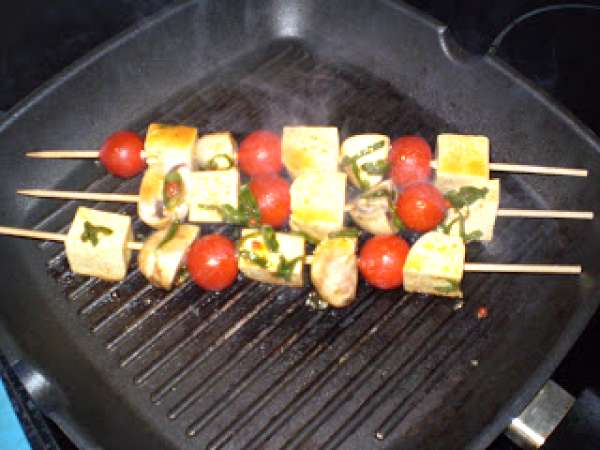 Brochettes de tofu au saté (ou autre épice de votre choix) - Recette ...
