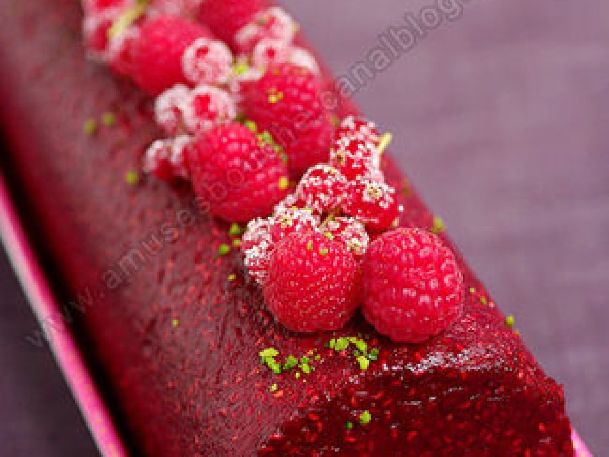 Recette de bûche au nougat et framboises