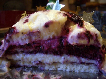 Bûche aux fruits rouges et chocolat blanc