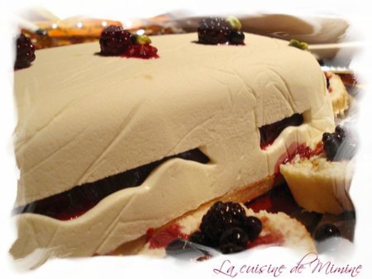 Recette de bûche mousse ivoire lait d'amande fruits rouges