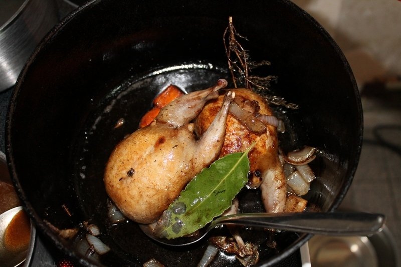 Caille rôtie aux pommes et cèpes, potimarron au siphon carpaccio de ...