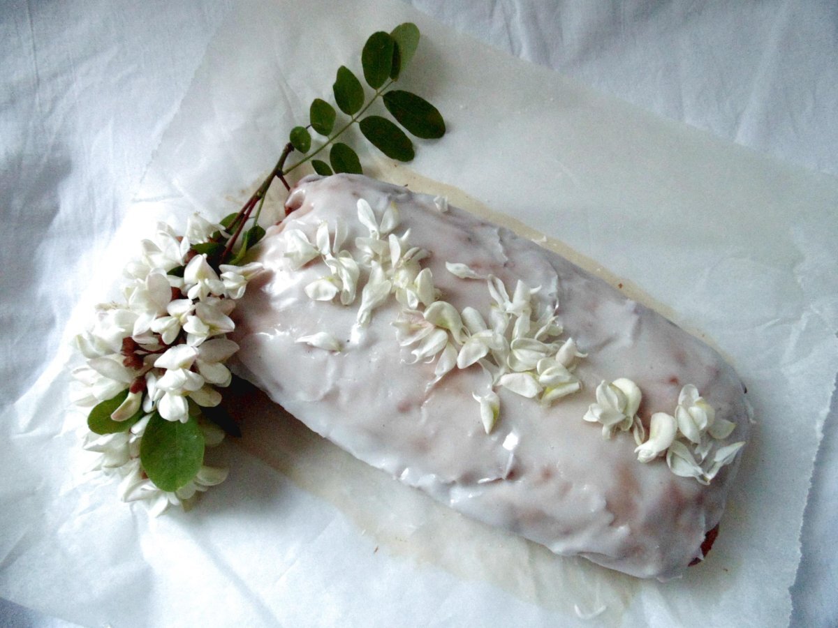 Recette de cake aux fleurs d'acacia et miel