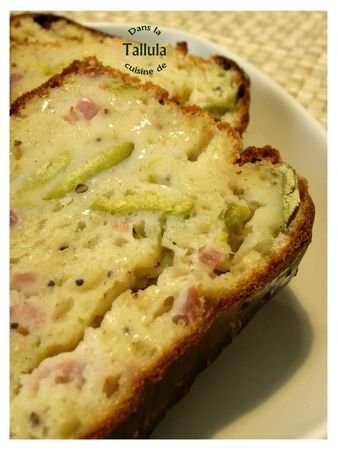 Recette de cake aux fèves et lardons au cumin