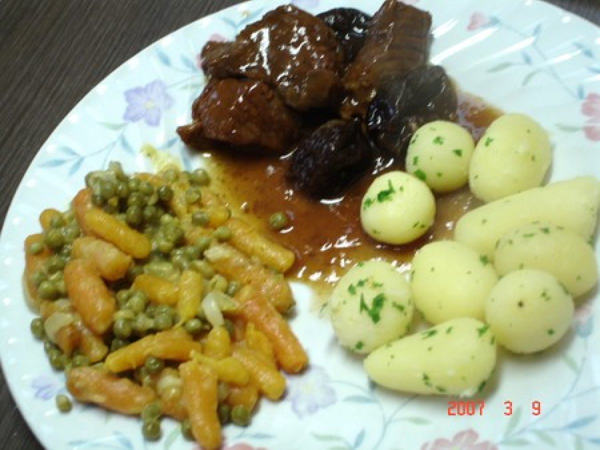 Recette de carbonnades de veau aux groseilles et pruneaux