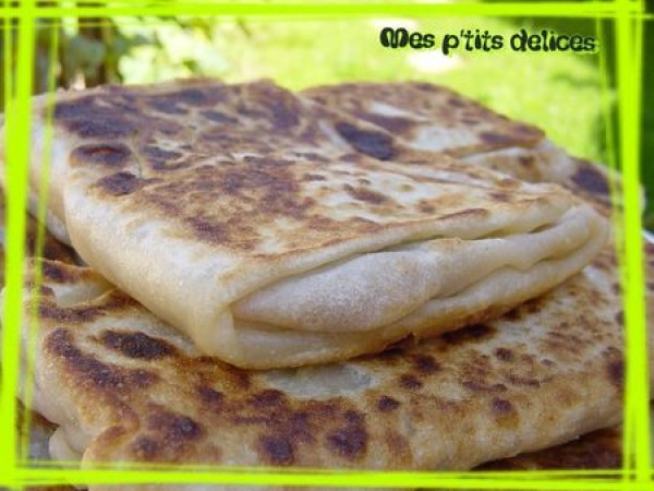 Recette de carrés de pâte farcis (mahjouba)