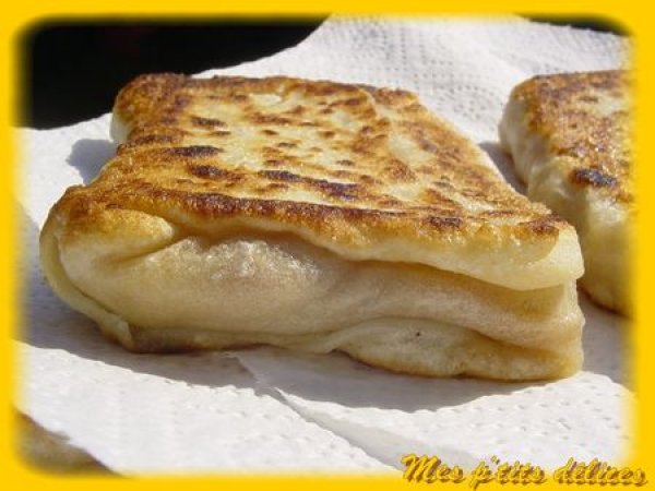 Recette de carrés de pâte farcis (mahjouba)