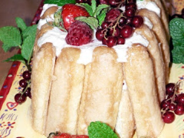 Charlotte de printemps aux fruits rouges - Recette Ptitchef