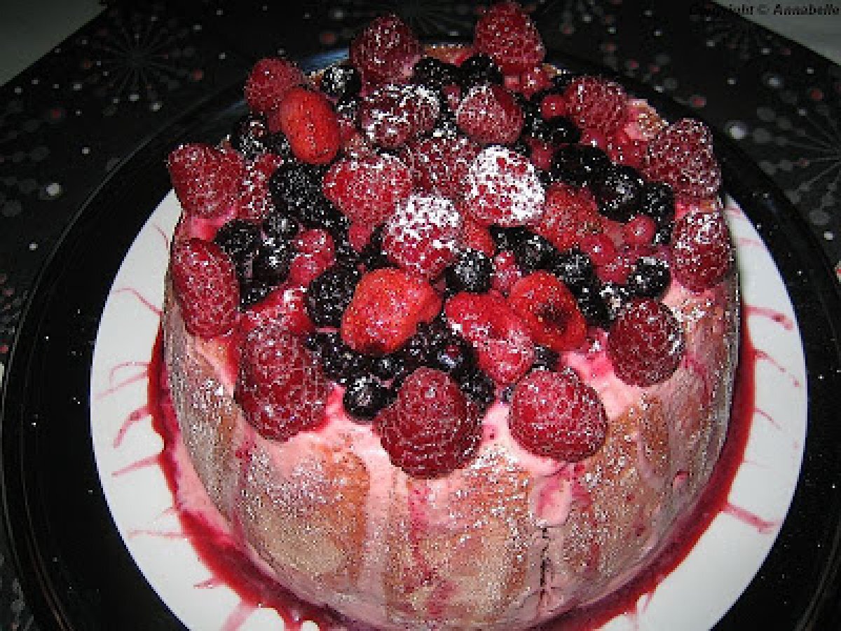 Recette de charlotte aux fruits rouges et crème chantilly