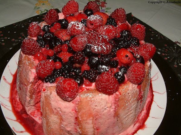 Recette de charlotte aux fruits rouges et crème chantilly