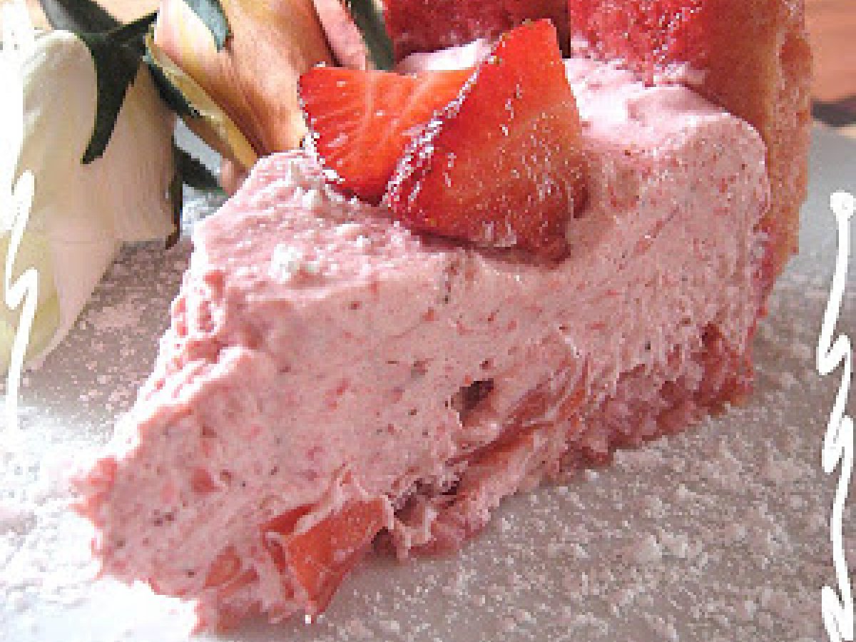Charlotte rose aux fraises et biscuits - recette