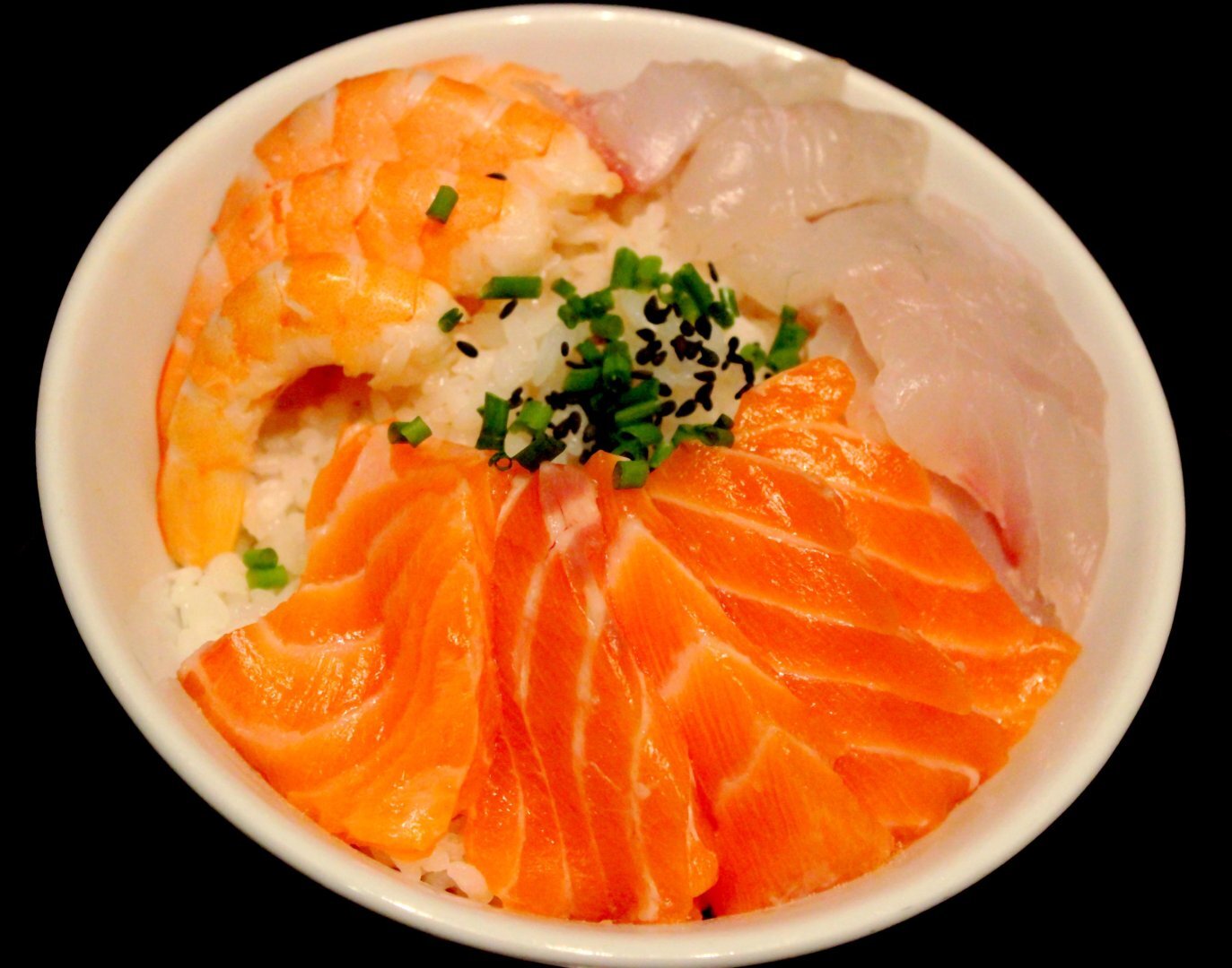 Recette de chirashi au saumon et daurade