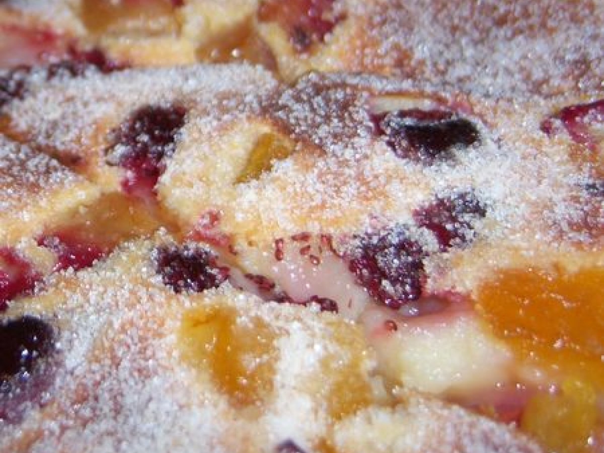 Recette de clafoutis aux trois fruits savoureux