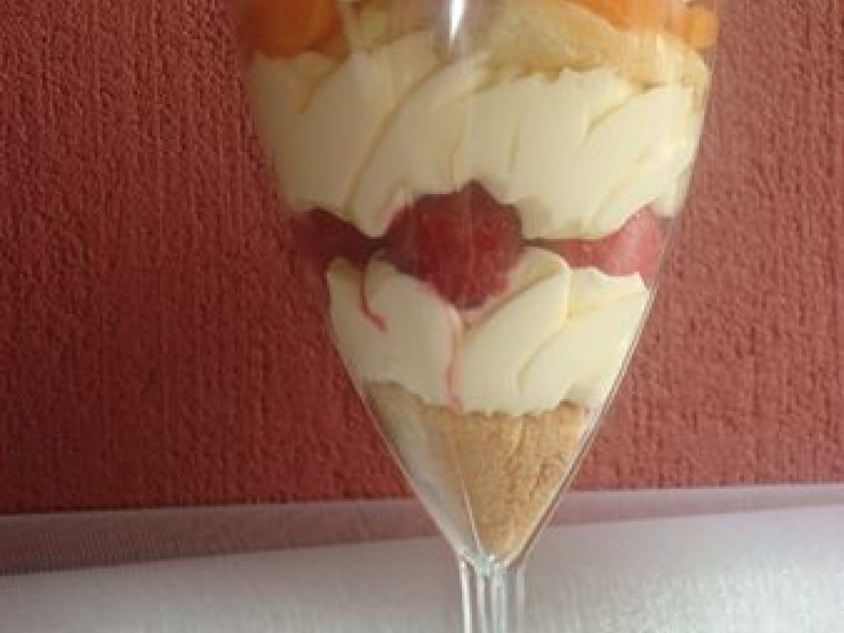 Creme de mascarpone au fruits frais façon crumble - Recette Ptitchef