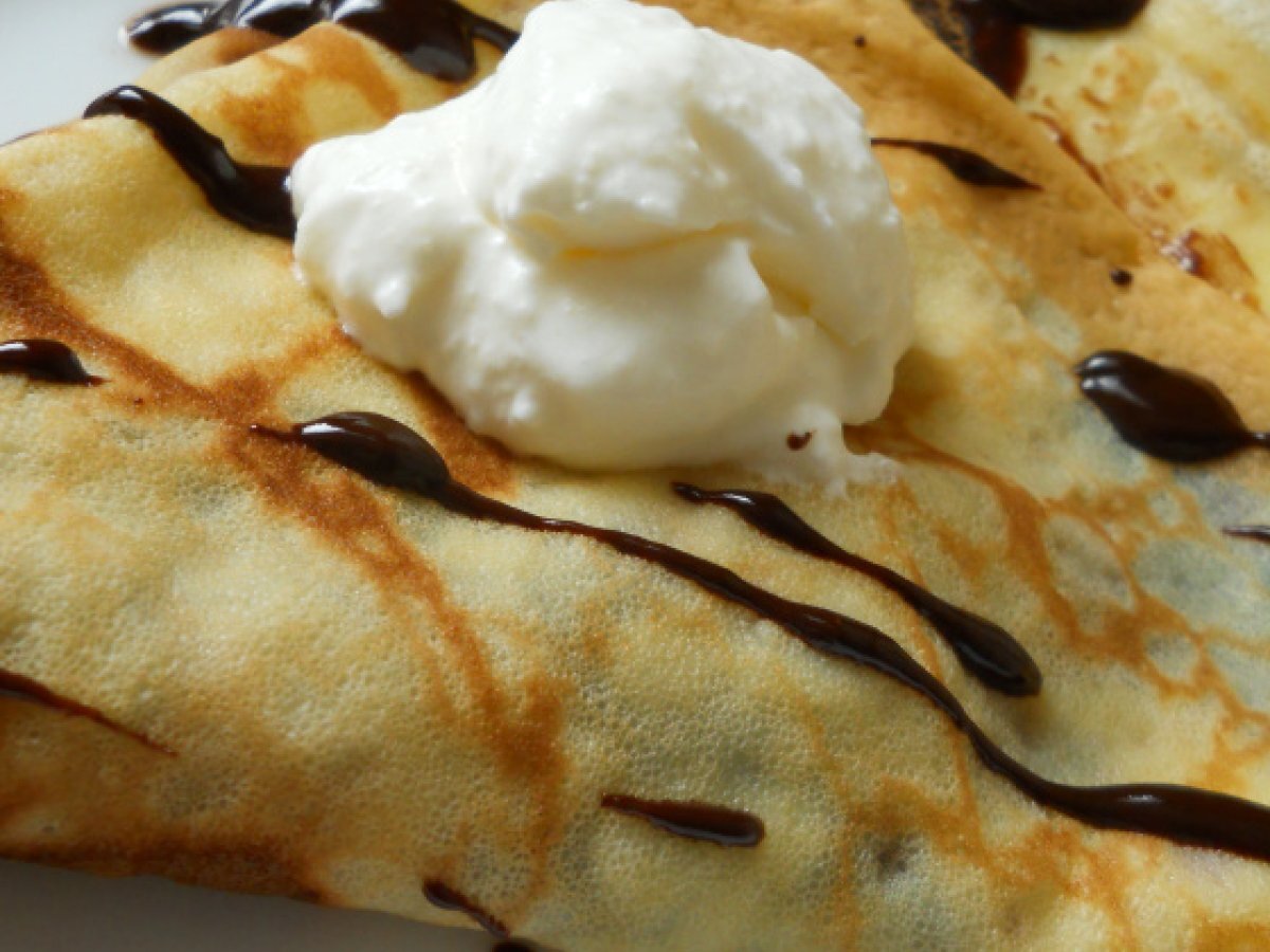 Recette de crêpes au chocolat et chantilly délicieuses