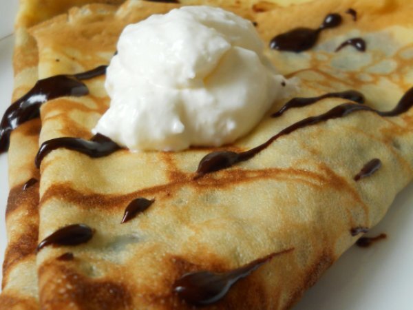 Recette de crêpes au chocolat et chantilly délicieuses