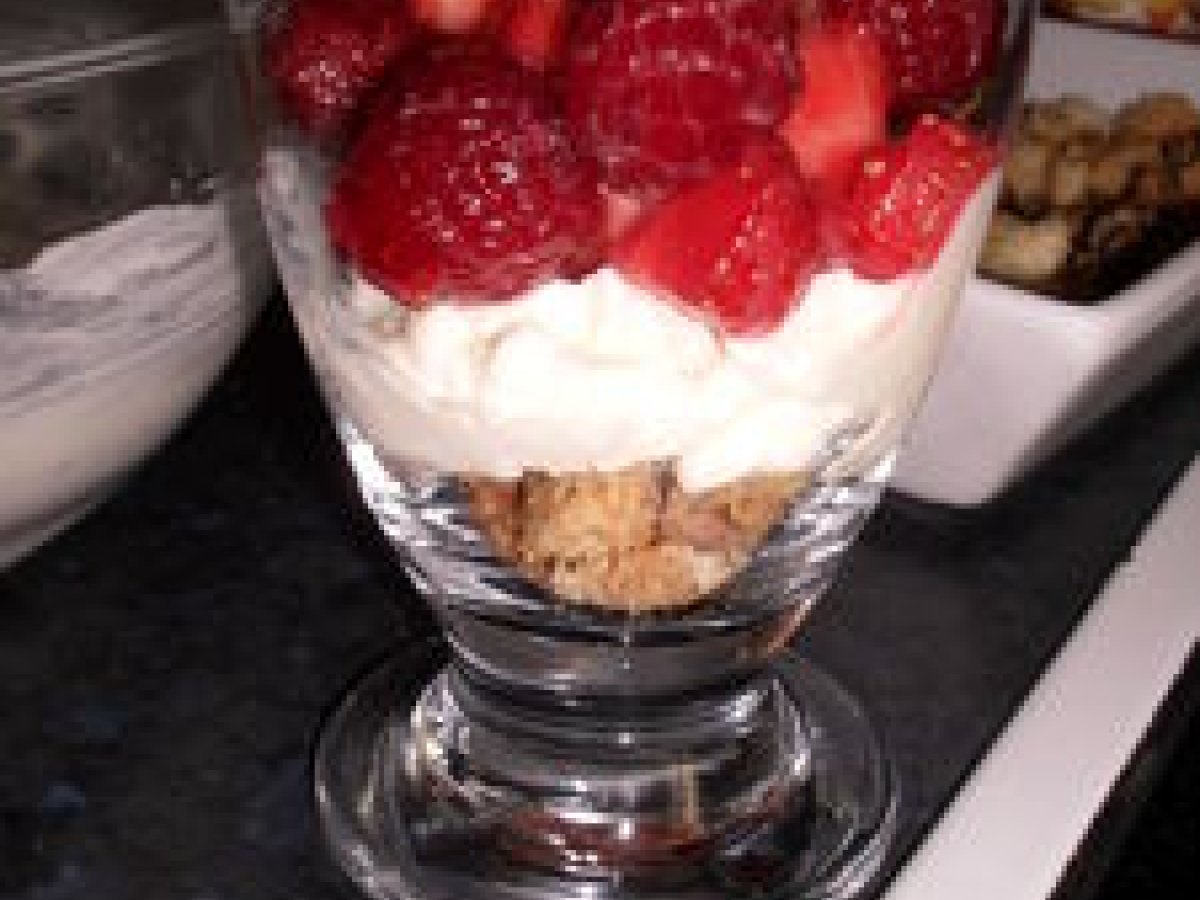 Crumble fruits rouges en verrine - Recette Ptitchef