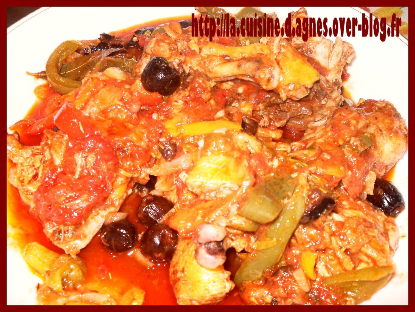 Cuisses de poulet aux 3 poivrons et aux olives de nyons - Recette Ptitchef