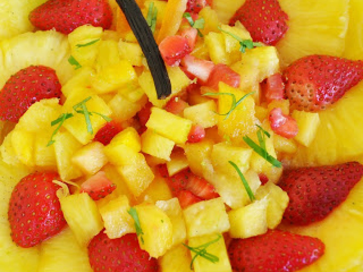 Recette duo ananas-fraises au sirop vanille coriandre