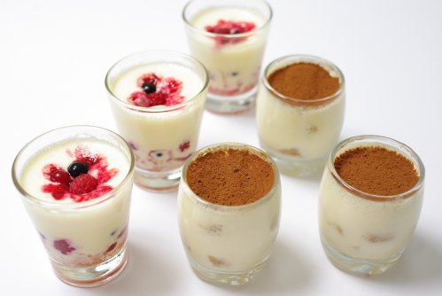 Duo de tiramisu : classique et aux fruits rouges - Recette Ptitchef
