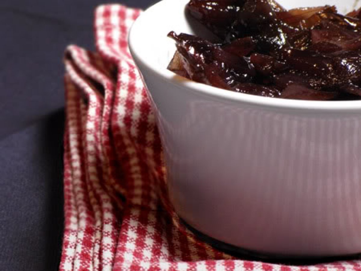 Recette d'échalotes confites au vin rouge et épices
