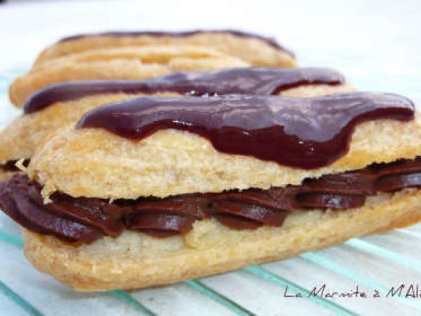Eclairs au chocolat, glaçage chocoframboise - Recette Ptitchef