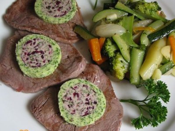 Emincé de boeuf à la plancha aux deux beurres - Recette Ptitchef