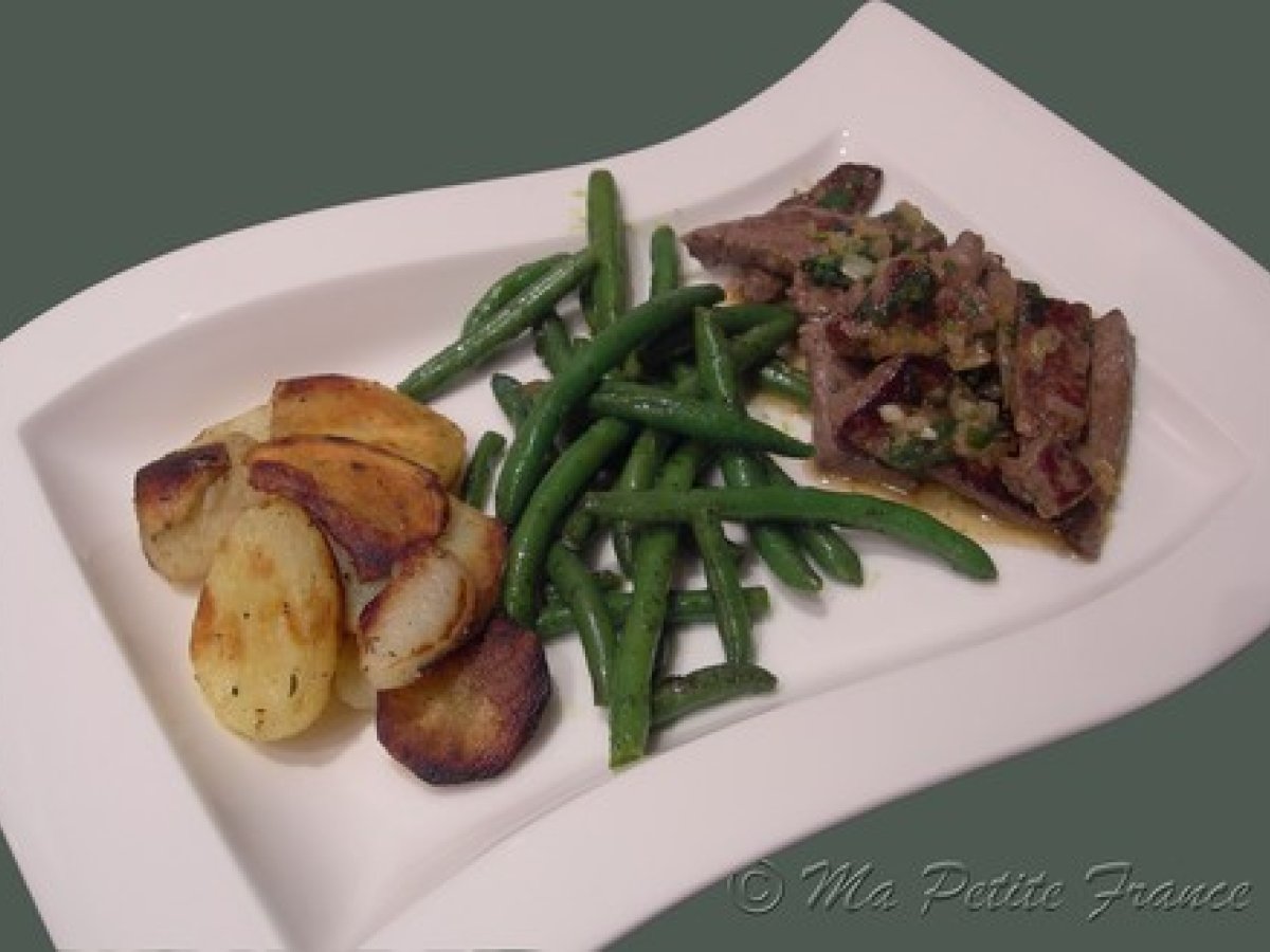Emincé de boeuf au beurre d'herbes - Recette Ptitchef
